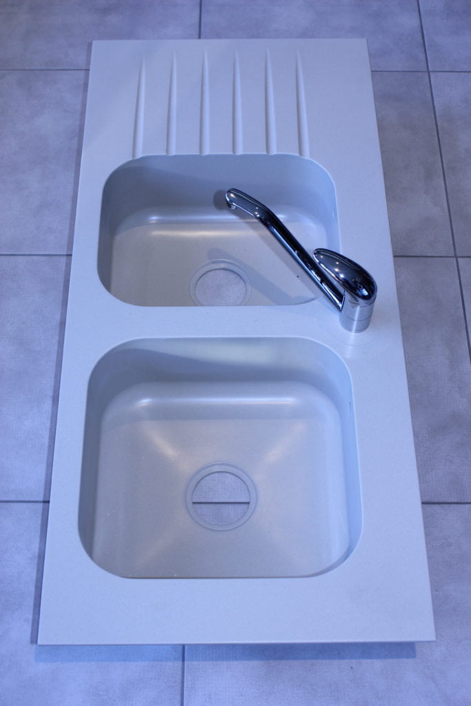 ÉVIERS SUR MESURE – Fabricant d'éviers et vasques en Solid Surface Corian